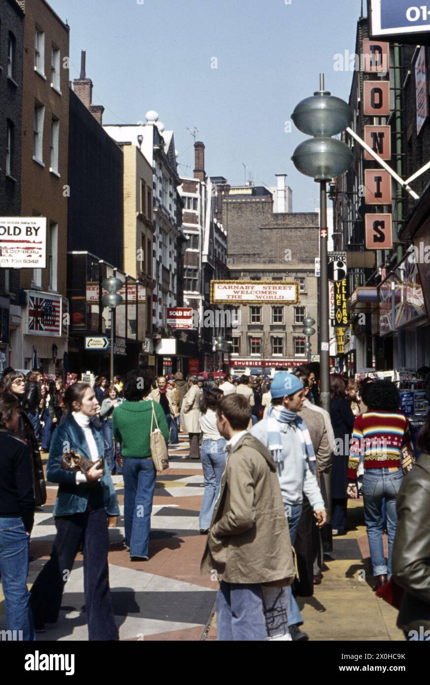 1976 street scene hi-res stock photography and images - Alamy