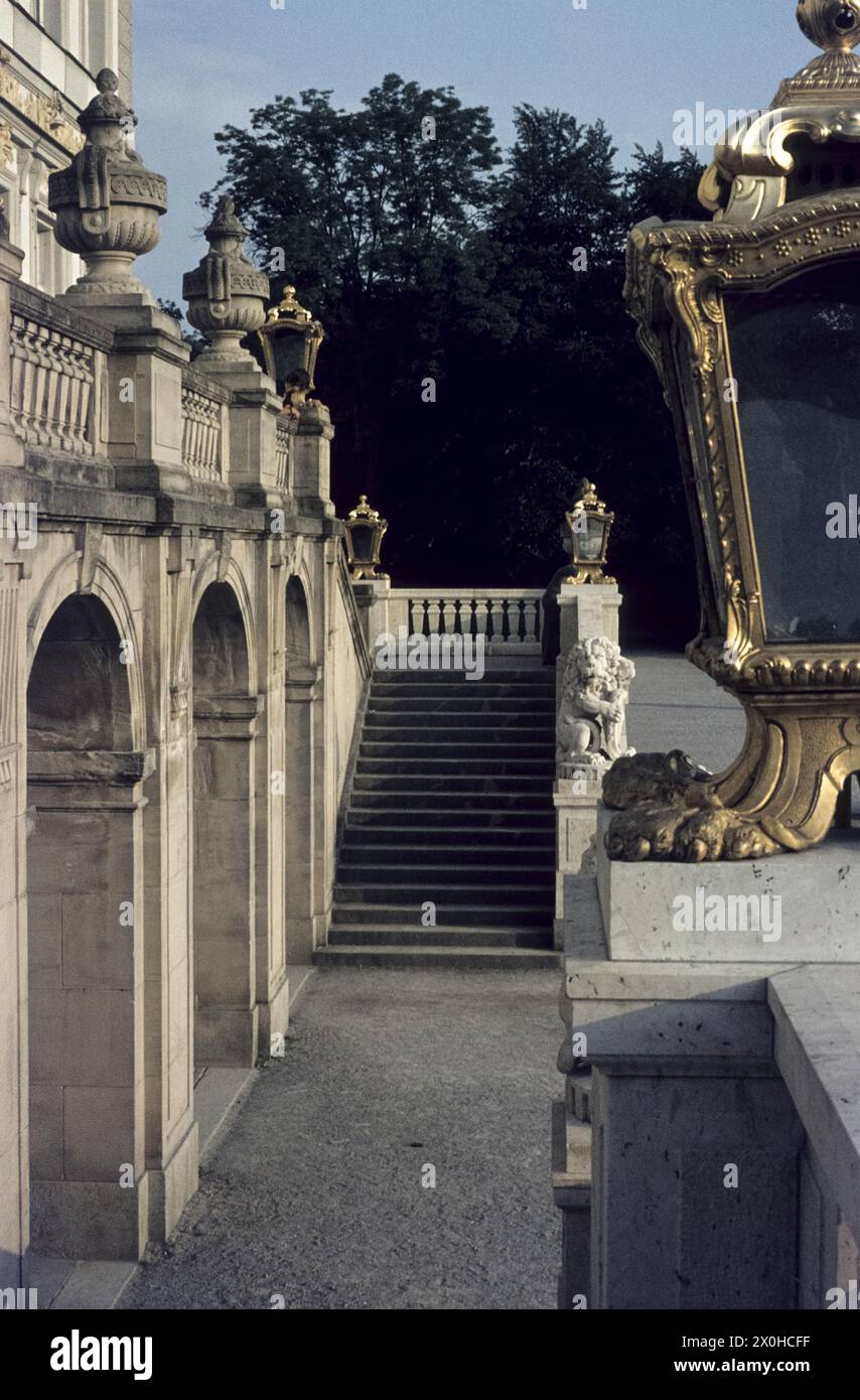 West facade of the castle with stairs and lamps [automated translation ...