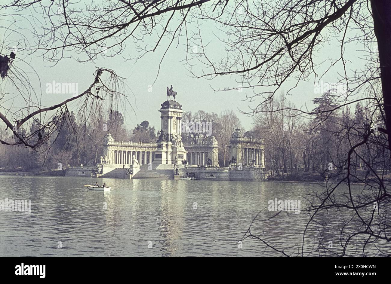 The Estanque del Retiro and the monument to Alfonso XII. Rowboats sail ...