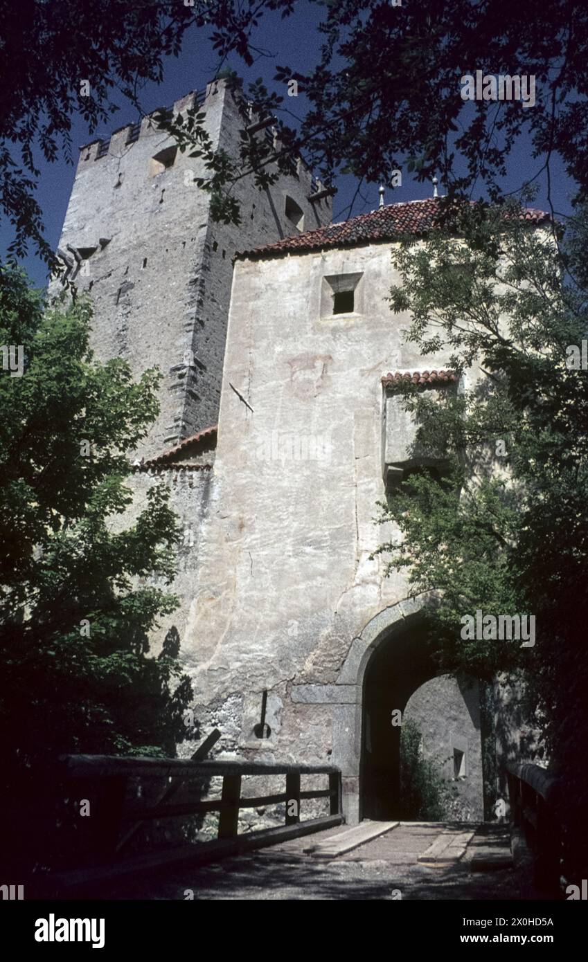 Entrance gate to the castle with castle tower. [automated translation ...