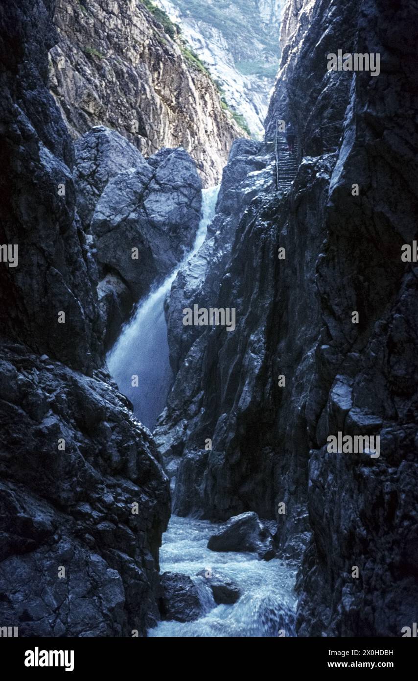 Waterfall in the gorge [automated translation] Stock Photo - Alamy