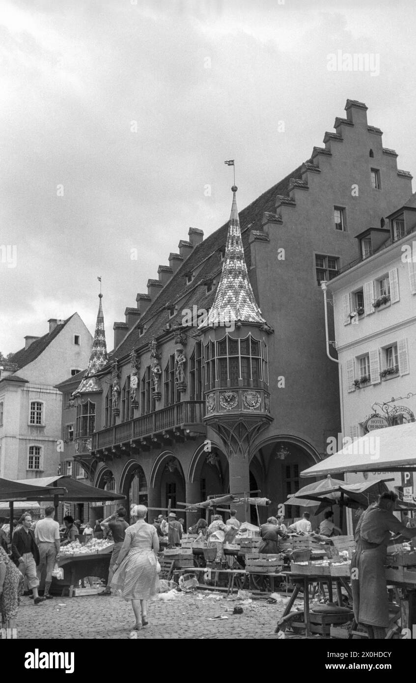 Side view of the historic department store with its bay windows. In ...