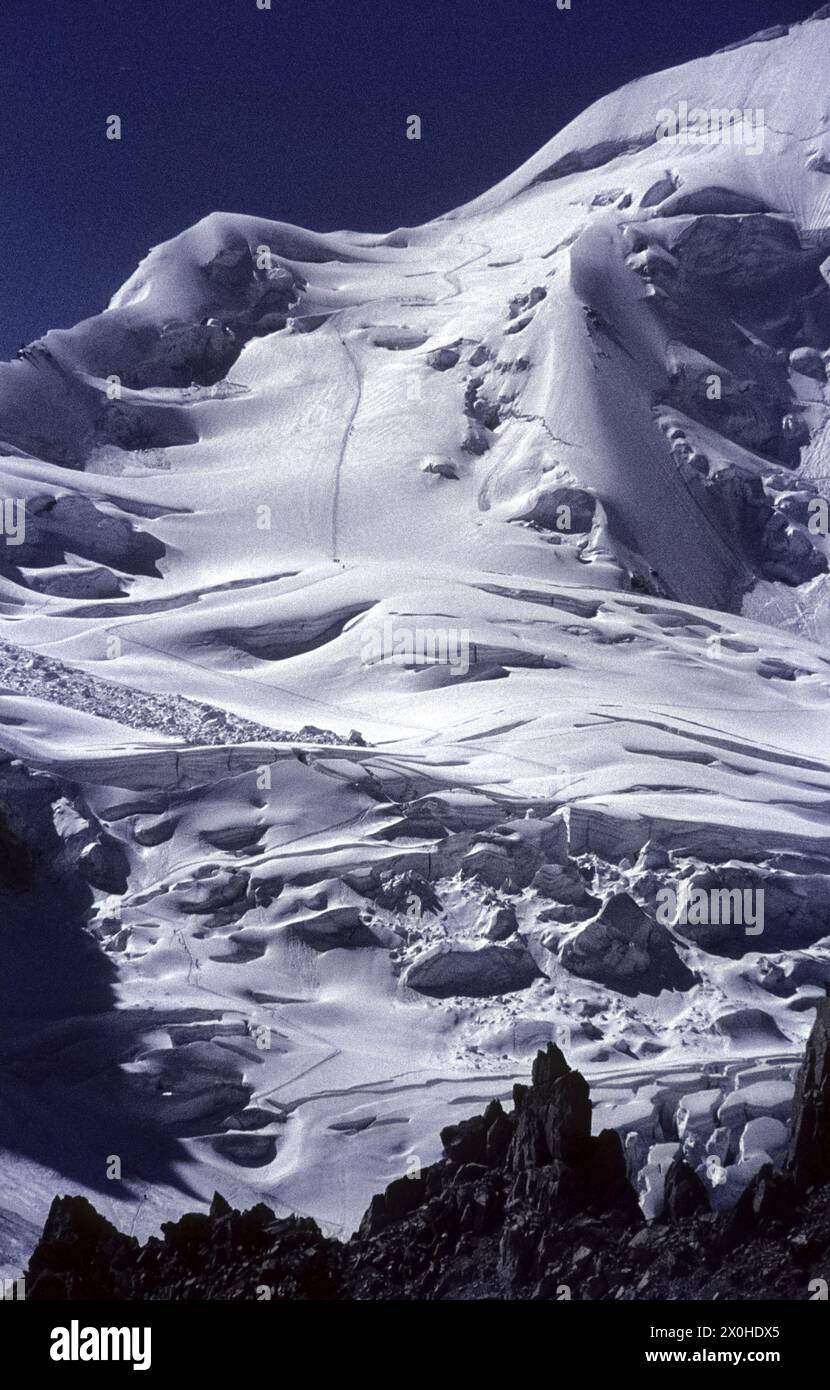 View of the Palümassiv. Ascent track to one of the Palü summits ...