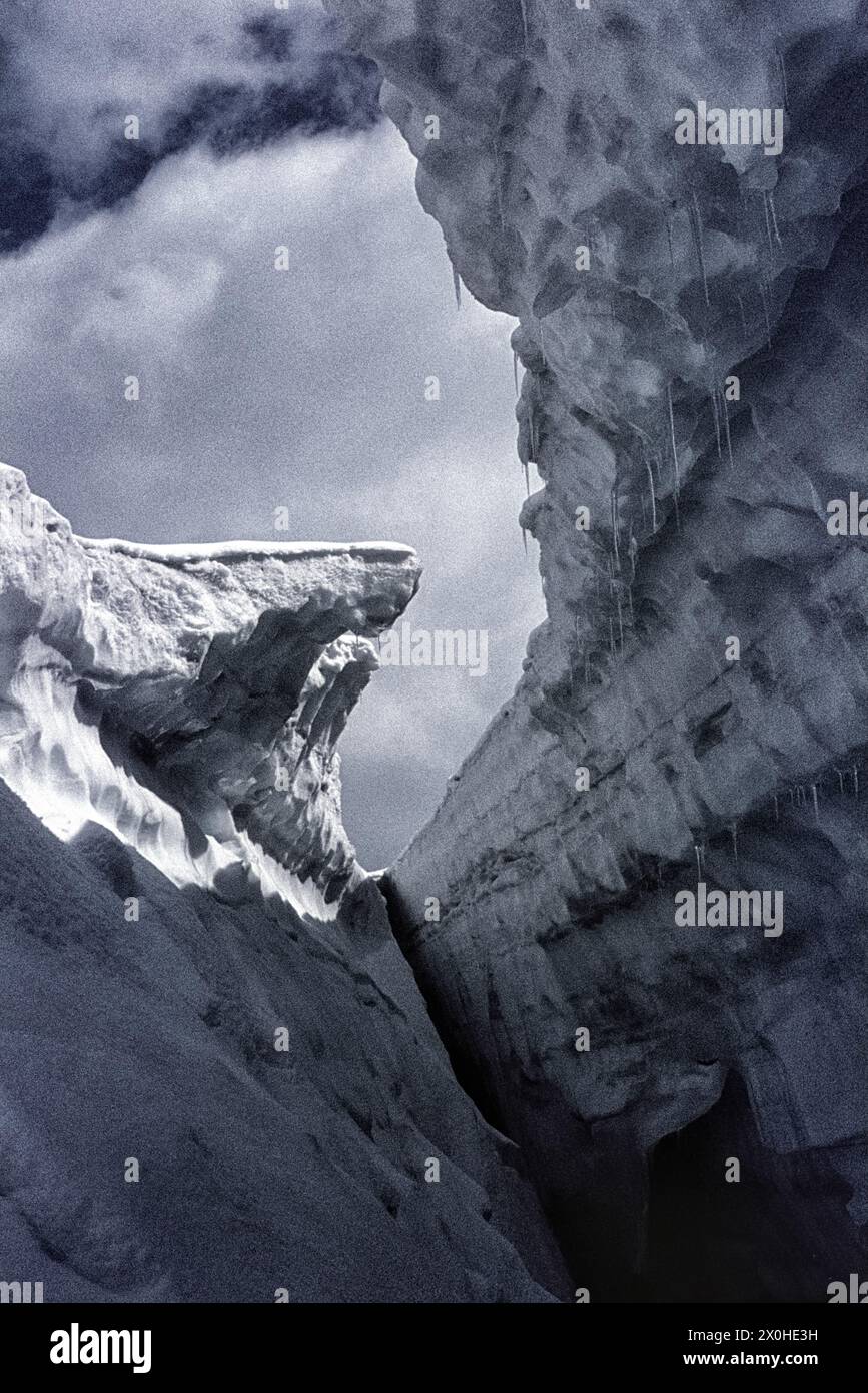 Crevasse with ice layers at the base of the Outer Black Ridge ...