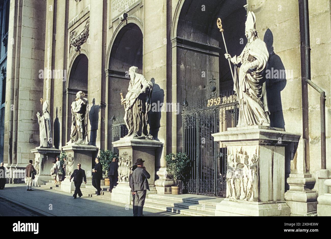 West faÃ§ade with four statues. Visitors stand in front of the steps ...