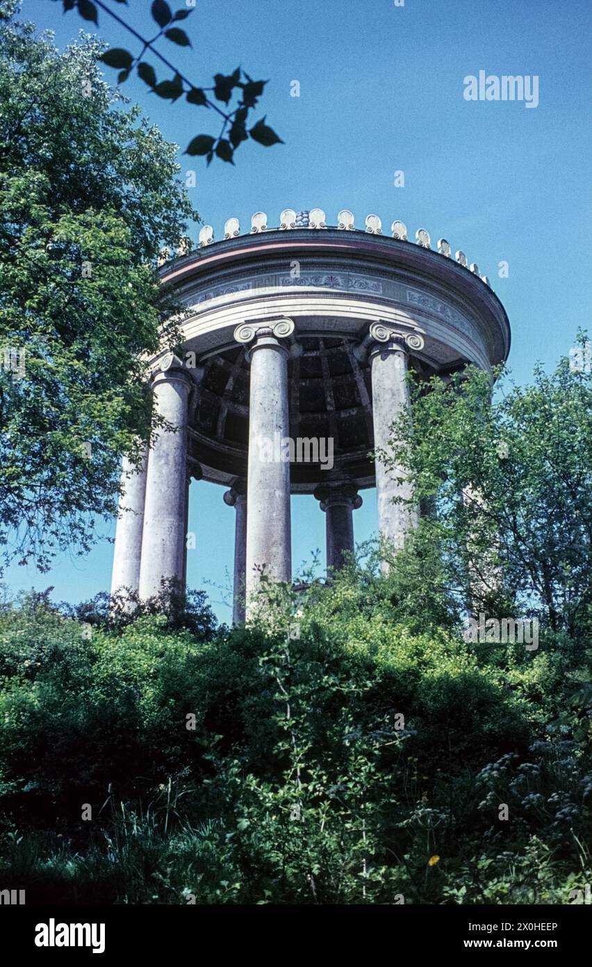 View of the Monopteros. [automated translation] Stock Photo - Alamy