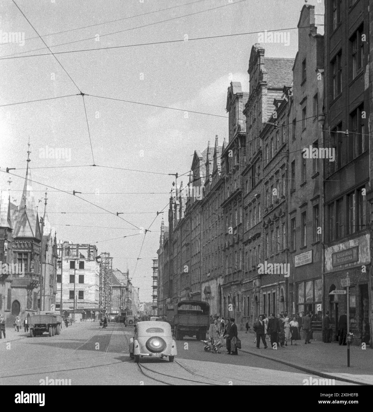 Passers 50s hi-res stock photography and images - Alamy