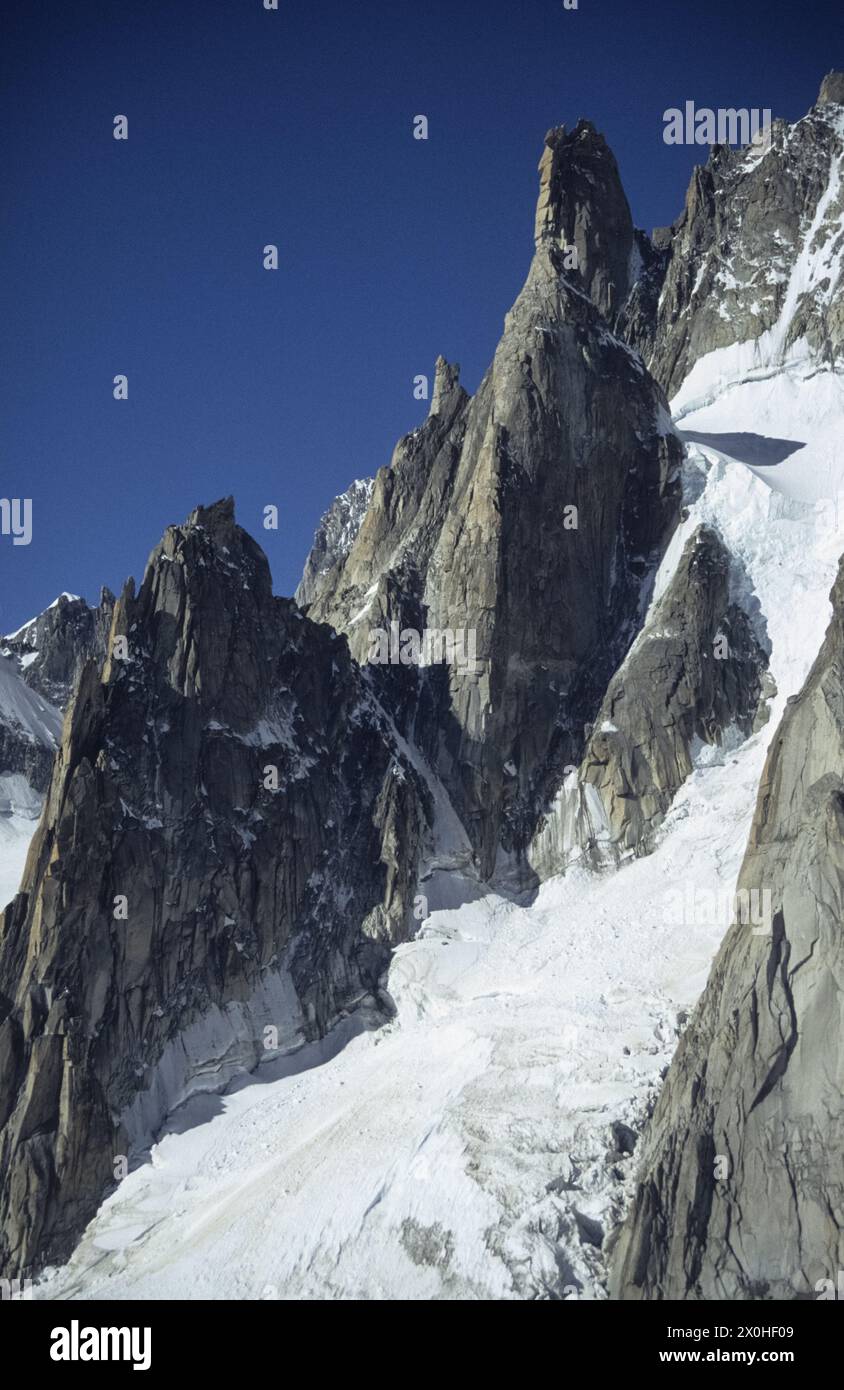 Die Aiguille du Diable des Mont Blanc du Tacul Stock Photo - Alamy