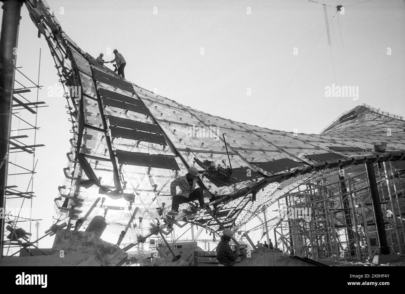 Construction site with workers. [automated translation] Stock Photo - Alamy