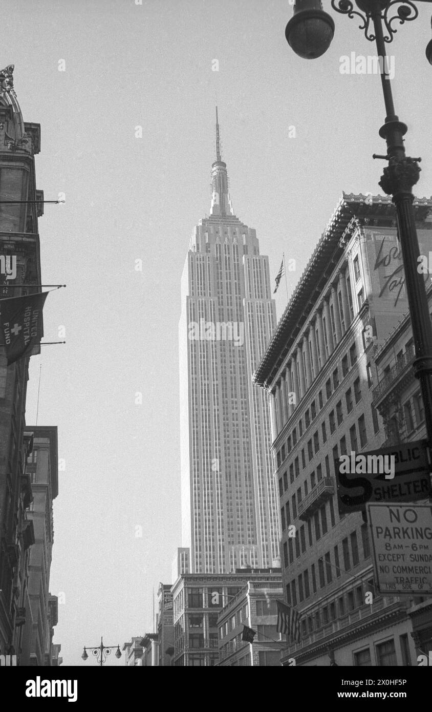 View of the Empire State Building [automated translation] Stock Photo ...