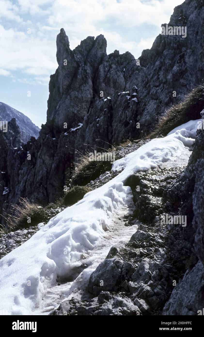 Hiking trail with remnants of snow on the way to the Lamsenscharte ...