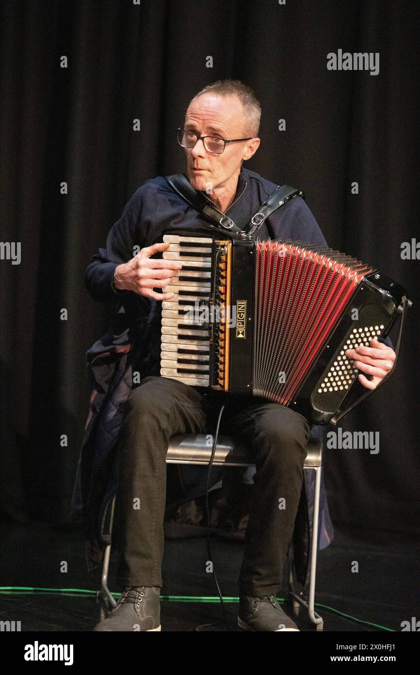 Irish accordion player music irish hi-res stock photography and images ...