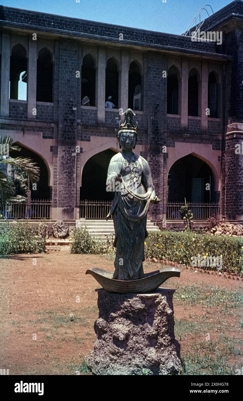 Statue of the gods in the courtyard of the Prince of Wales Museum ...