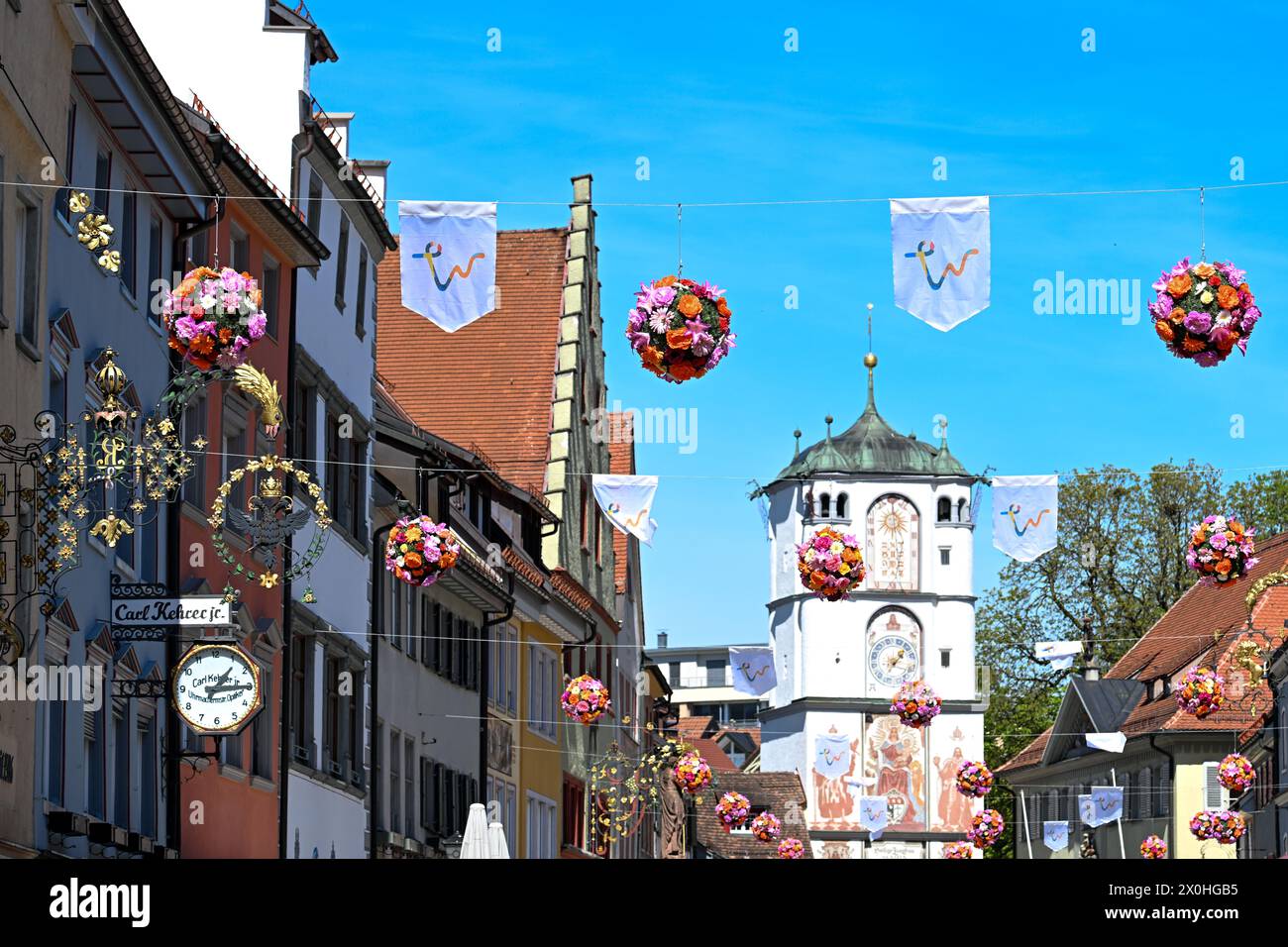 PRODUCTION - 12 April 2024, Baden-Württemberg, Wangen im Allgäu: Flags ...