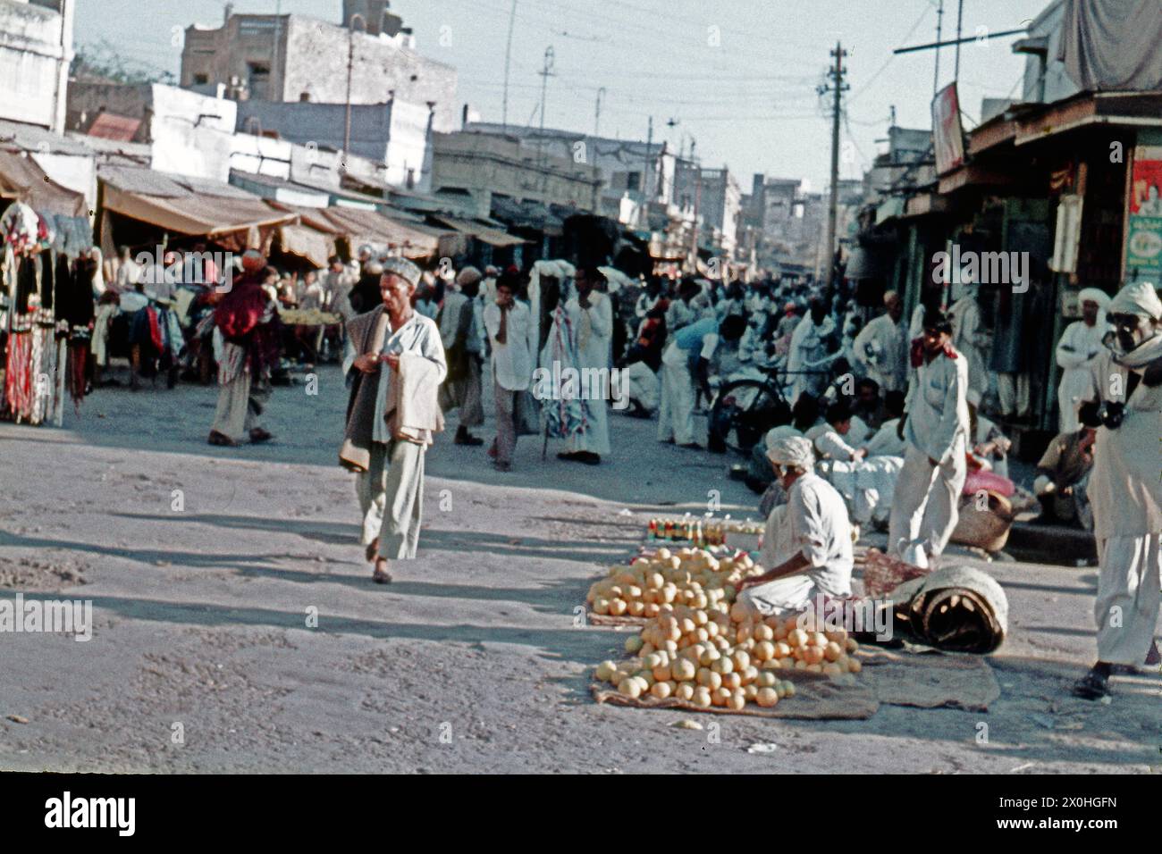 Street life in pakistan hi-res stock photography and images - Alamy