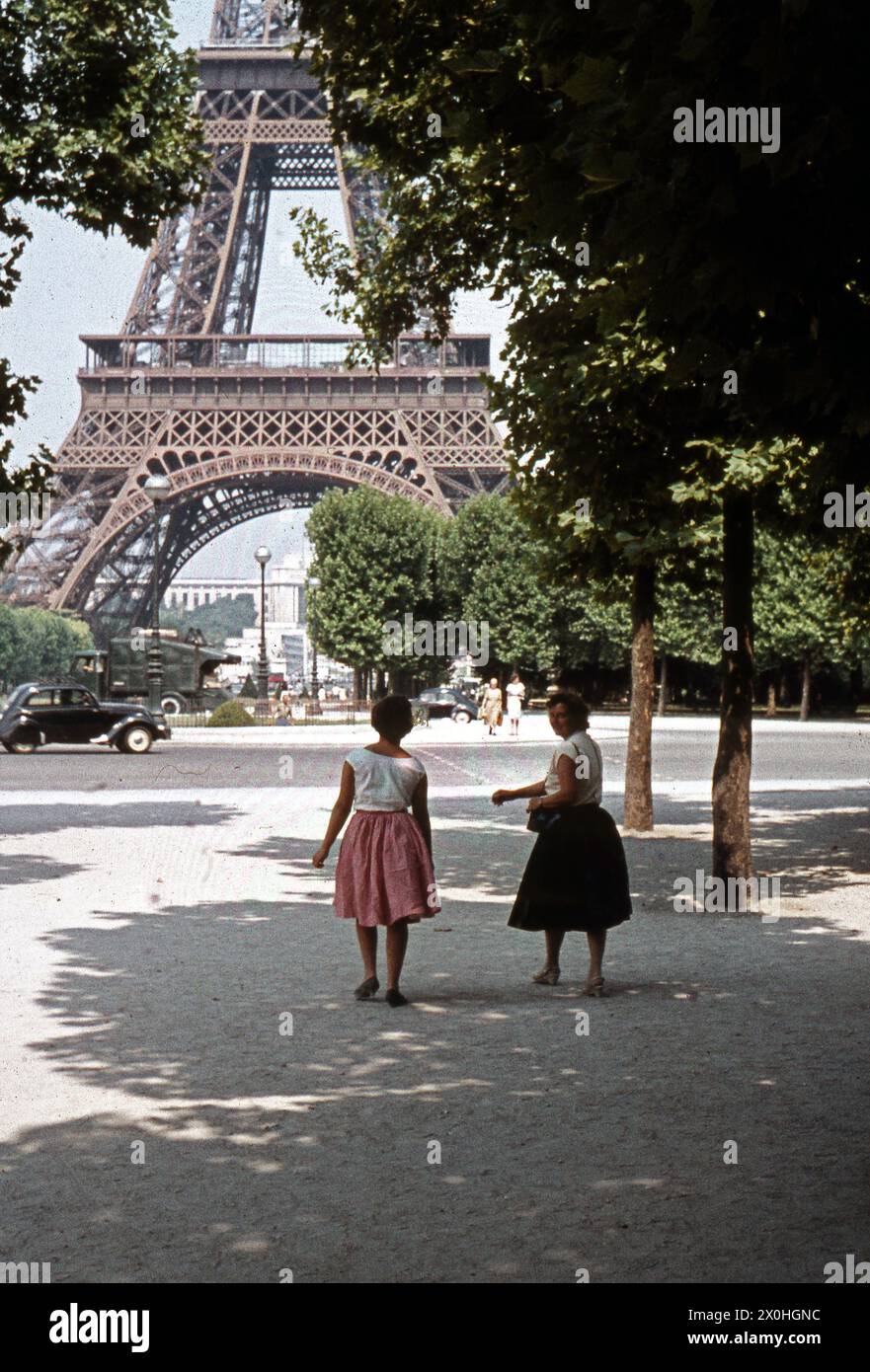The Eiffel Tower in Paris in the summer of 1959 Stock Photo - Alamy