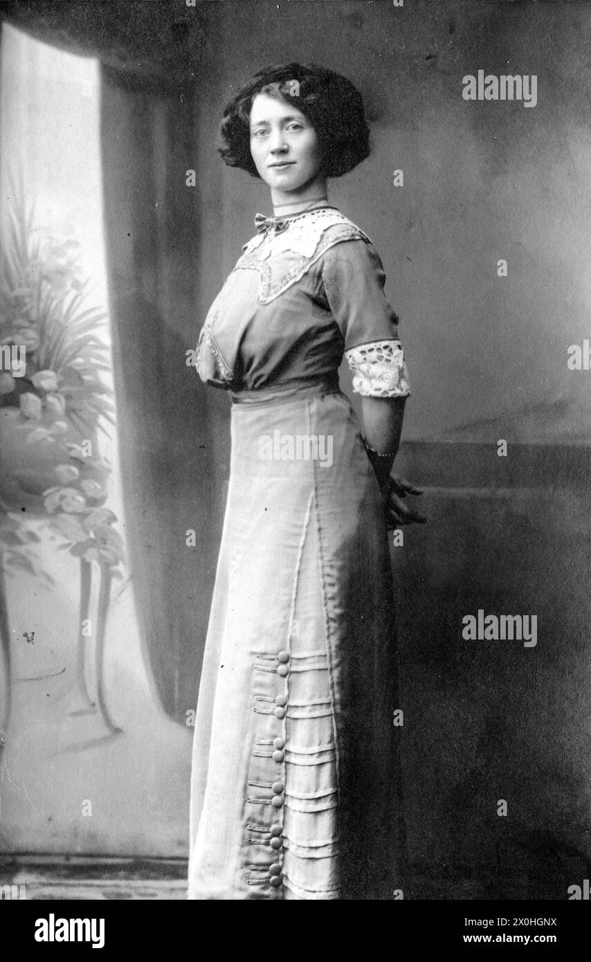 Portrait lady Black and White Stock Photos & Images - Alamy