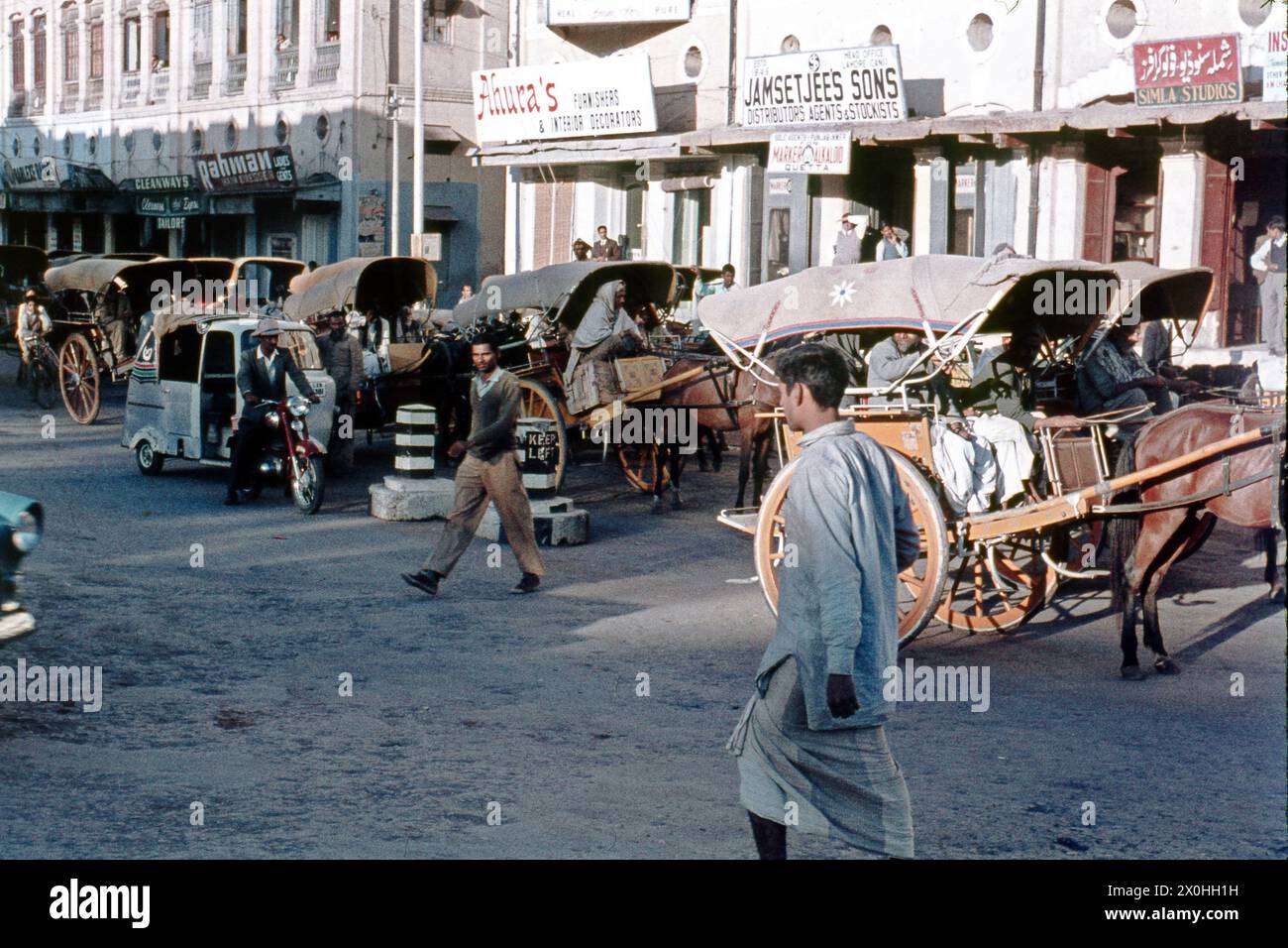 Everyday life in delhi in 1960 hi-res stock photography and images - Alamy