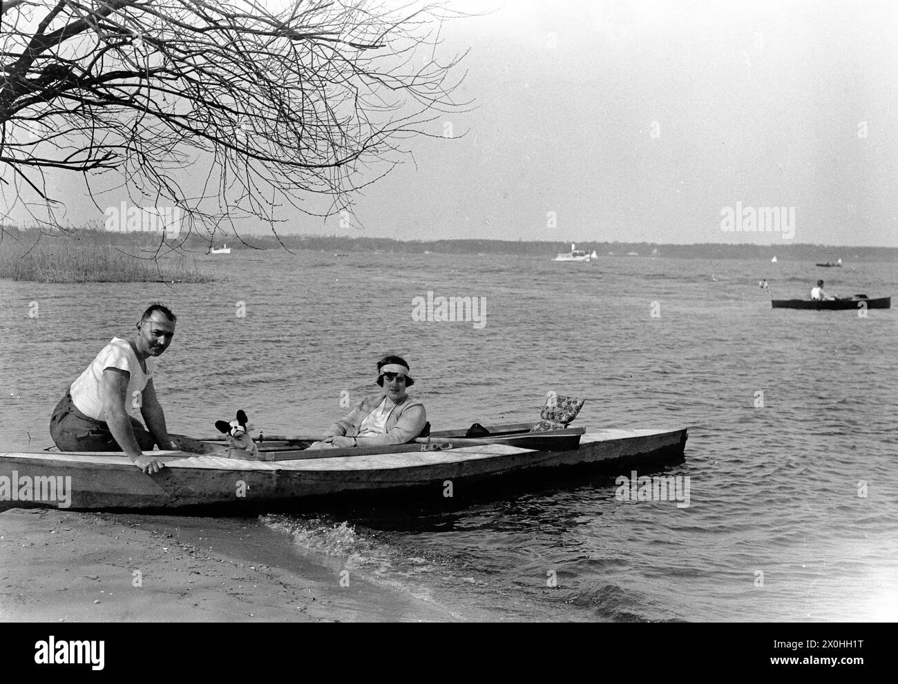 A couple during a boat trip on a lake in the 1920s Stock Photo - Alamy
