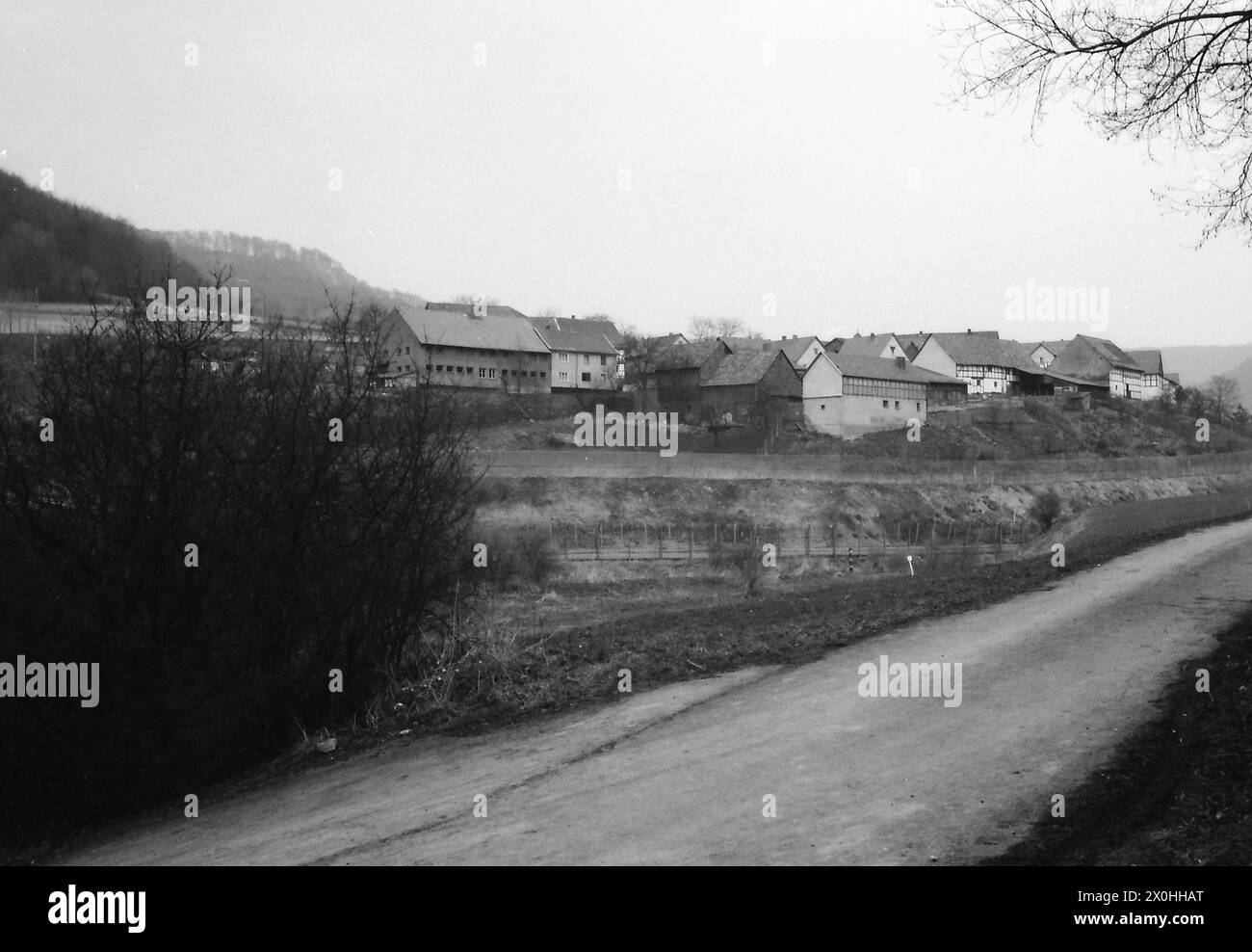 The border fortifications between the GDR and the FRG are different ...
