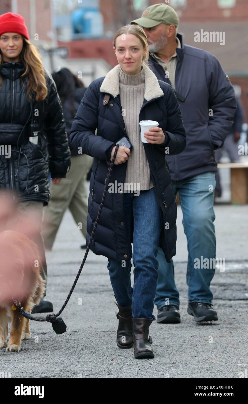 Amanda Seyfried wearing a Philadelphia Police Uniform filming at the ...