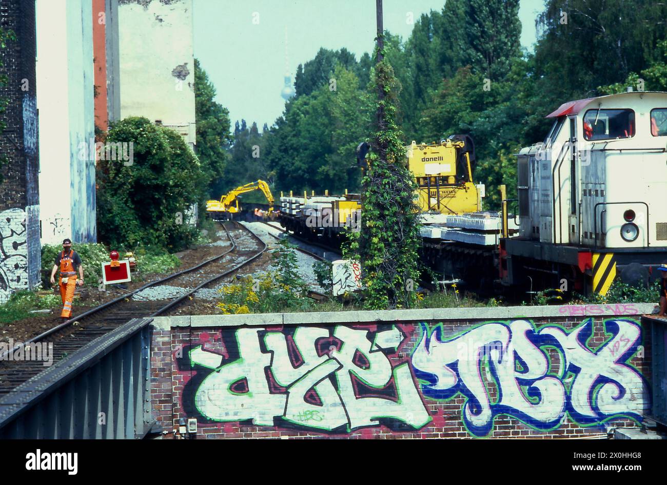 From July 2000 to September, the S-Bahn line from Anhalter Bahnof to ...