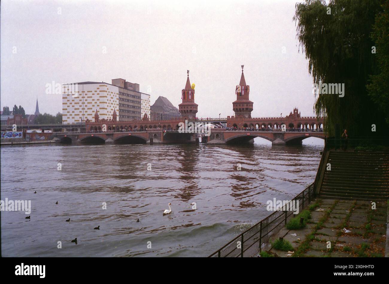 The reconstruction of the Oberbaum Bridge is completed at almost the ...
