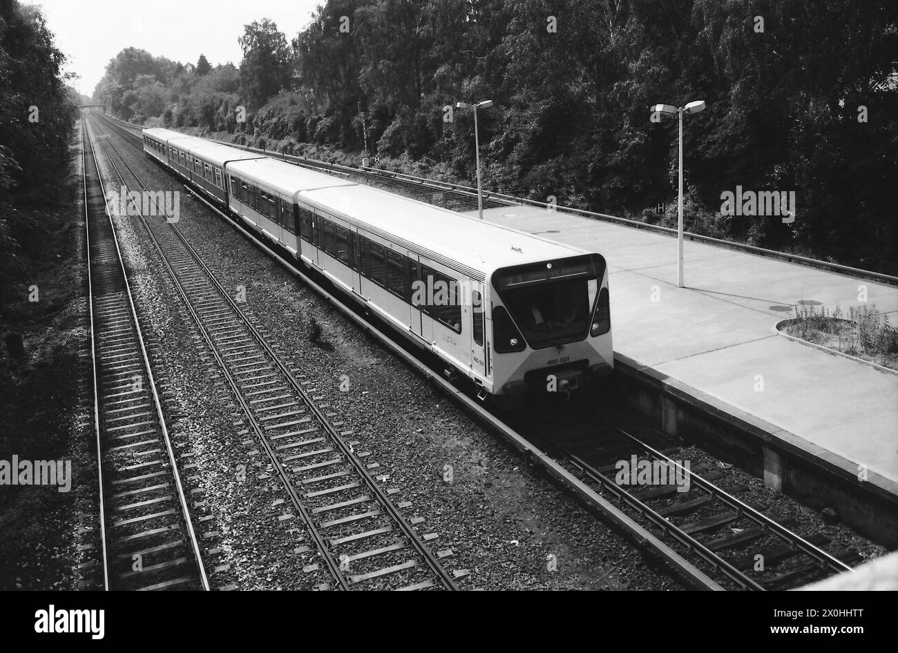 The picture shows a train of the new class 480 in the two color schemes ...