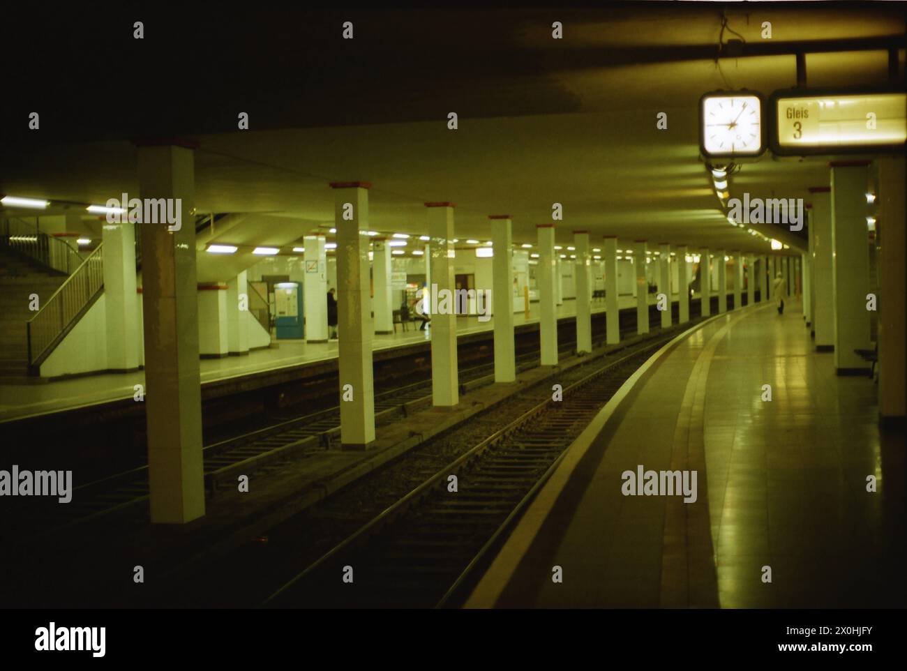 2000s train station hi-res stock photography and images - Alamy