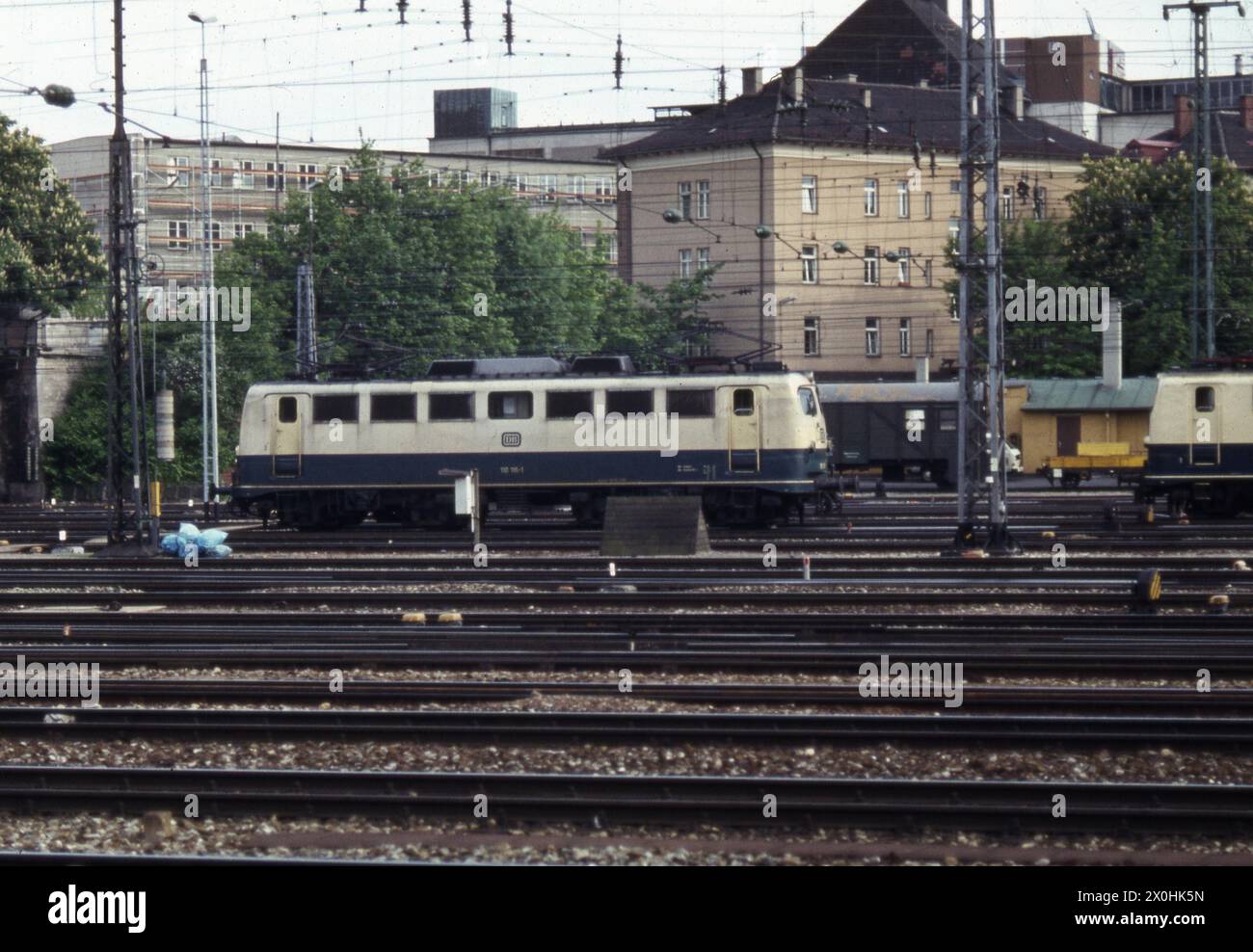 Train stands still station hi-res stock photography and images - Alamy