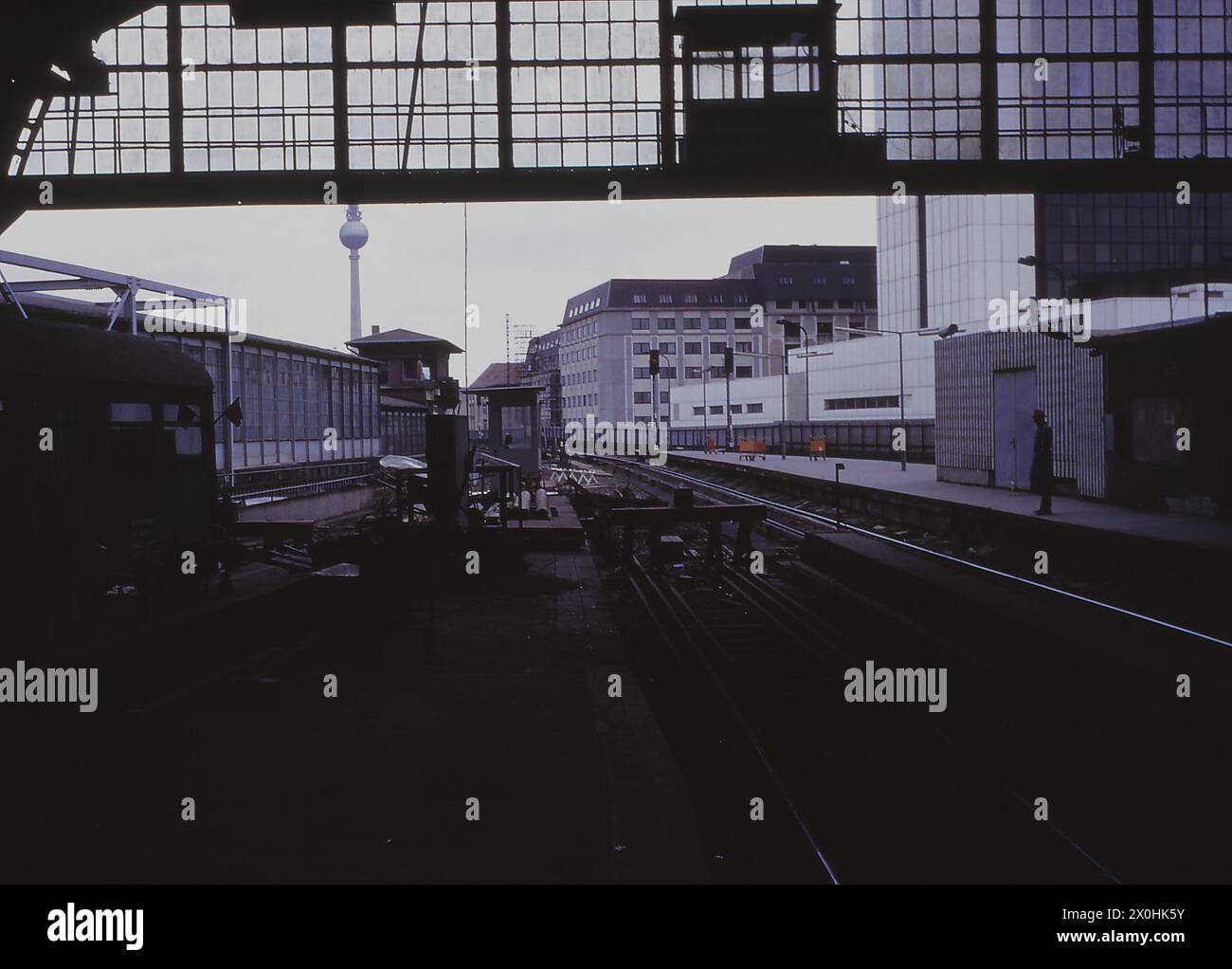 You can still see the two tracks 3 and 4 of the middle platform, which ...