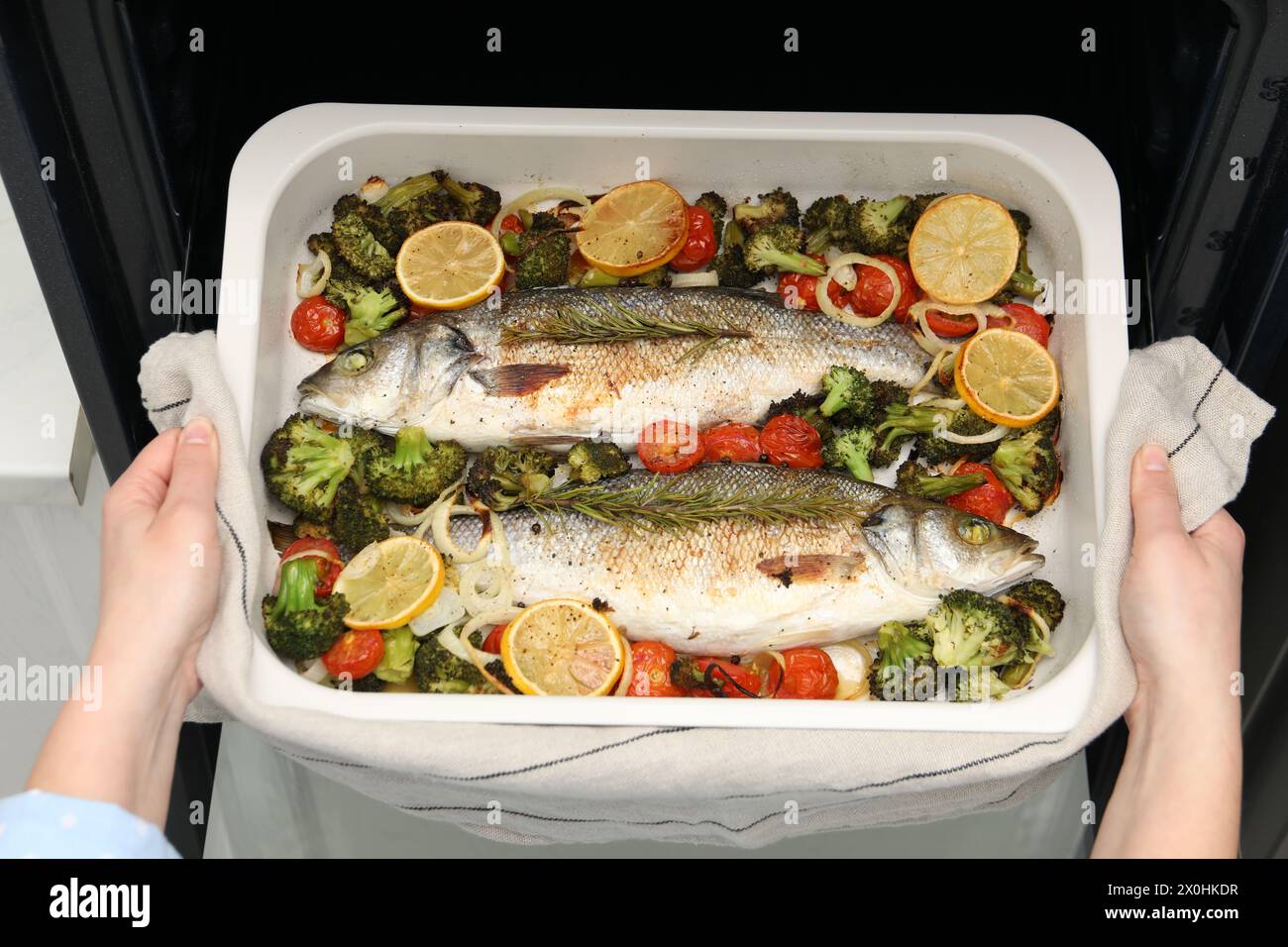 Woman fish vegetables diet hi-res stock photography and images - Alamy