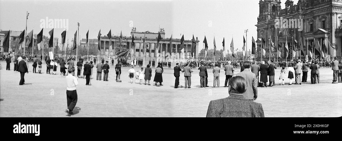 The Berlin City Palace has been cleared and a huge parade area has been ...