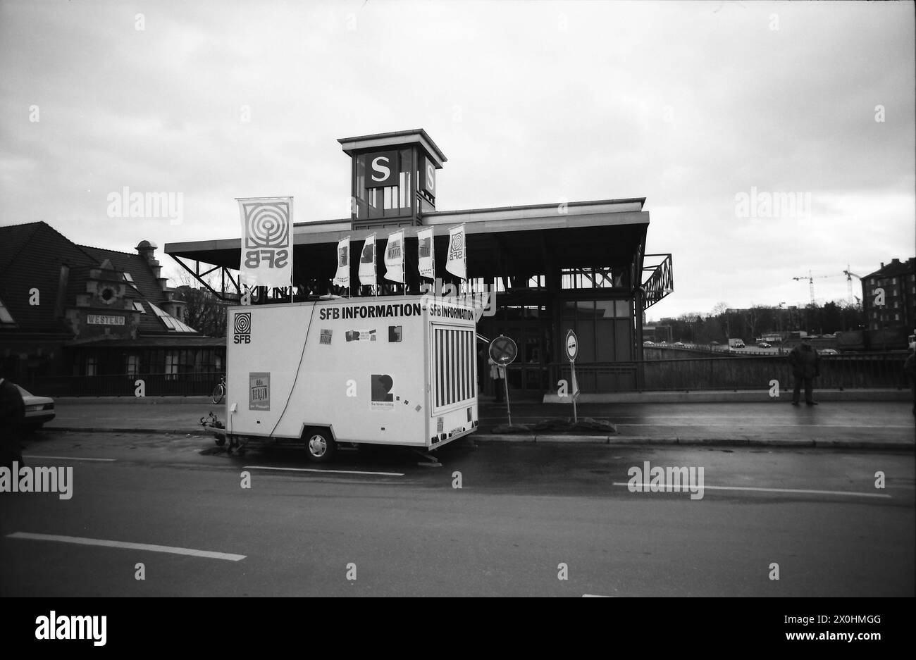 A broadcasting van of the SFB radio station stands in front of the ...