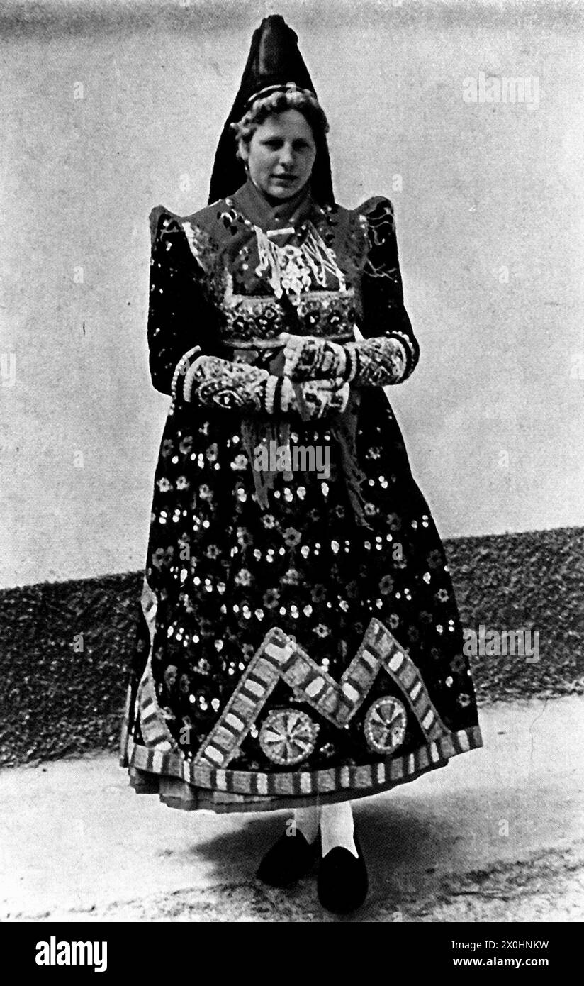 Women's costume [automated translation] Stock Photo - Alamy