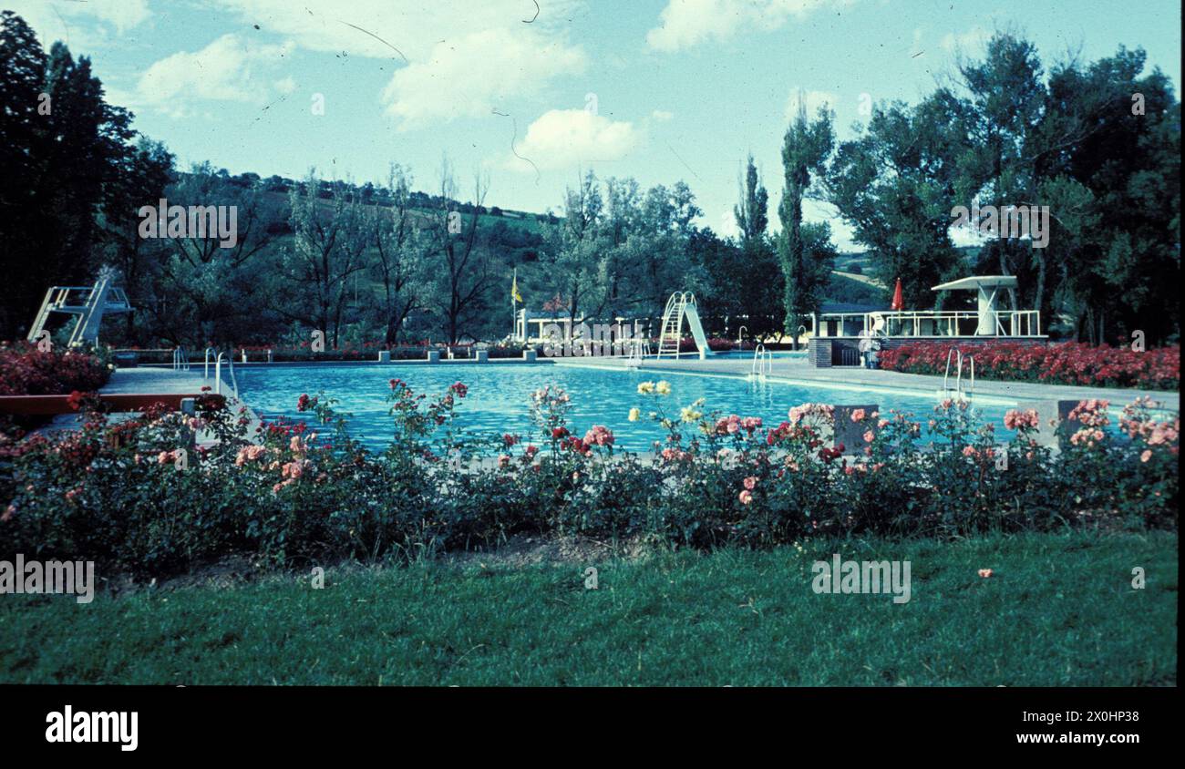 Swimming pool [automated translation] Stock Photo - Alamy