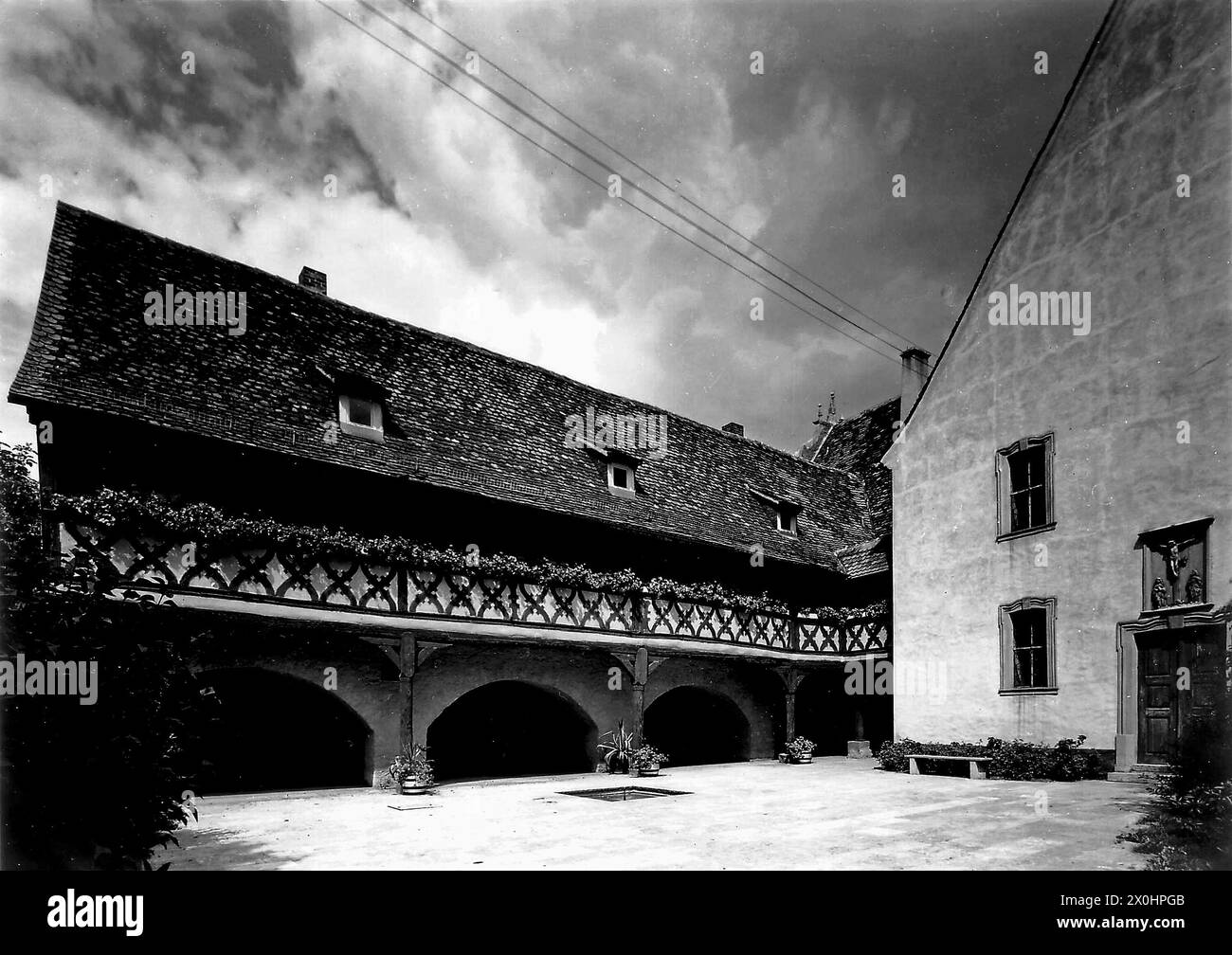 Monastery courtyard of the Kreuzkirche [automated translation] Stock ...