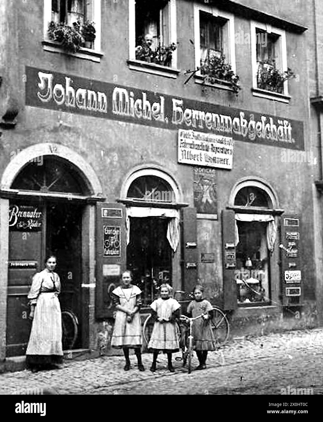 Art store family Black and White Stock Photos & Images - Alamy