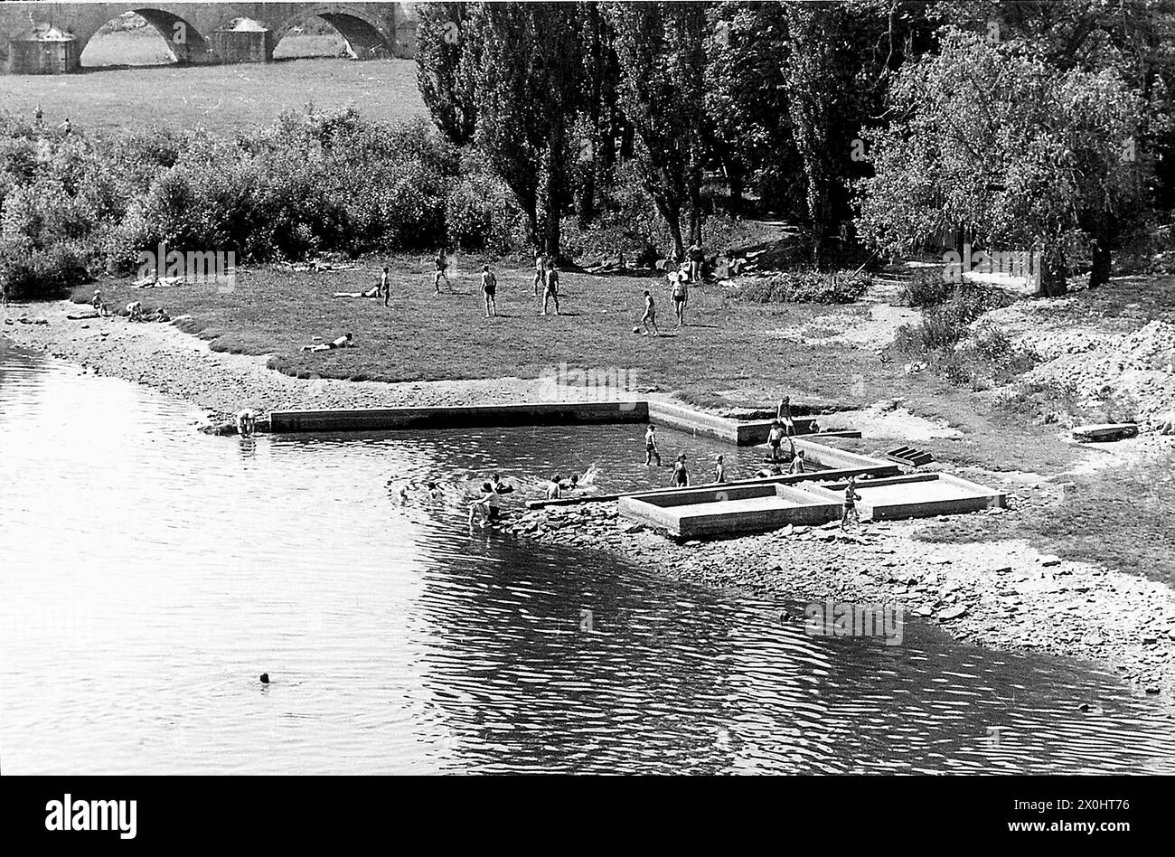 Badende im Main - Inselbad (Aufnahmedatum: 01.01.1950-31.12.1959 Stock ...