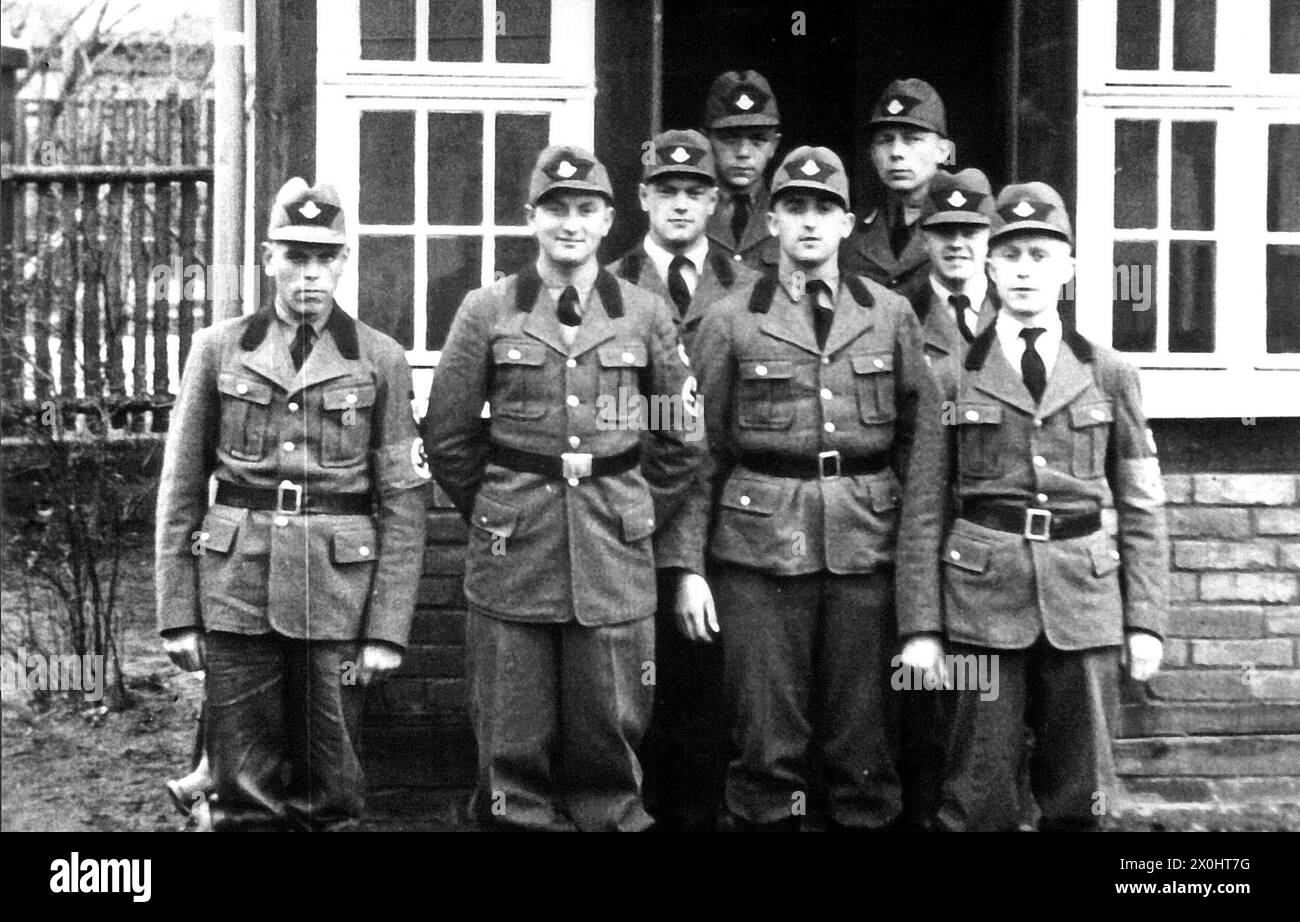 Members of the Reich Labour Service (RAD) (undated admission ...