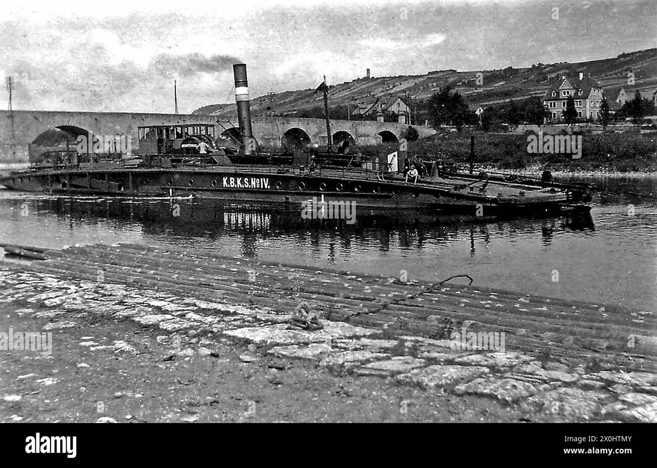 The Meekuh - The chain, which was laid in the middle of the Main and on ...