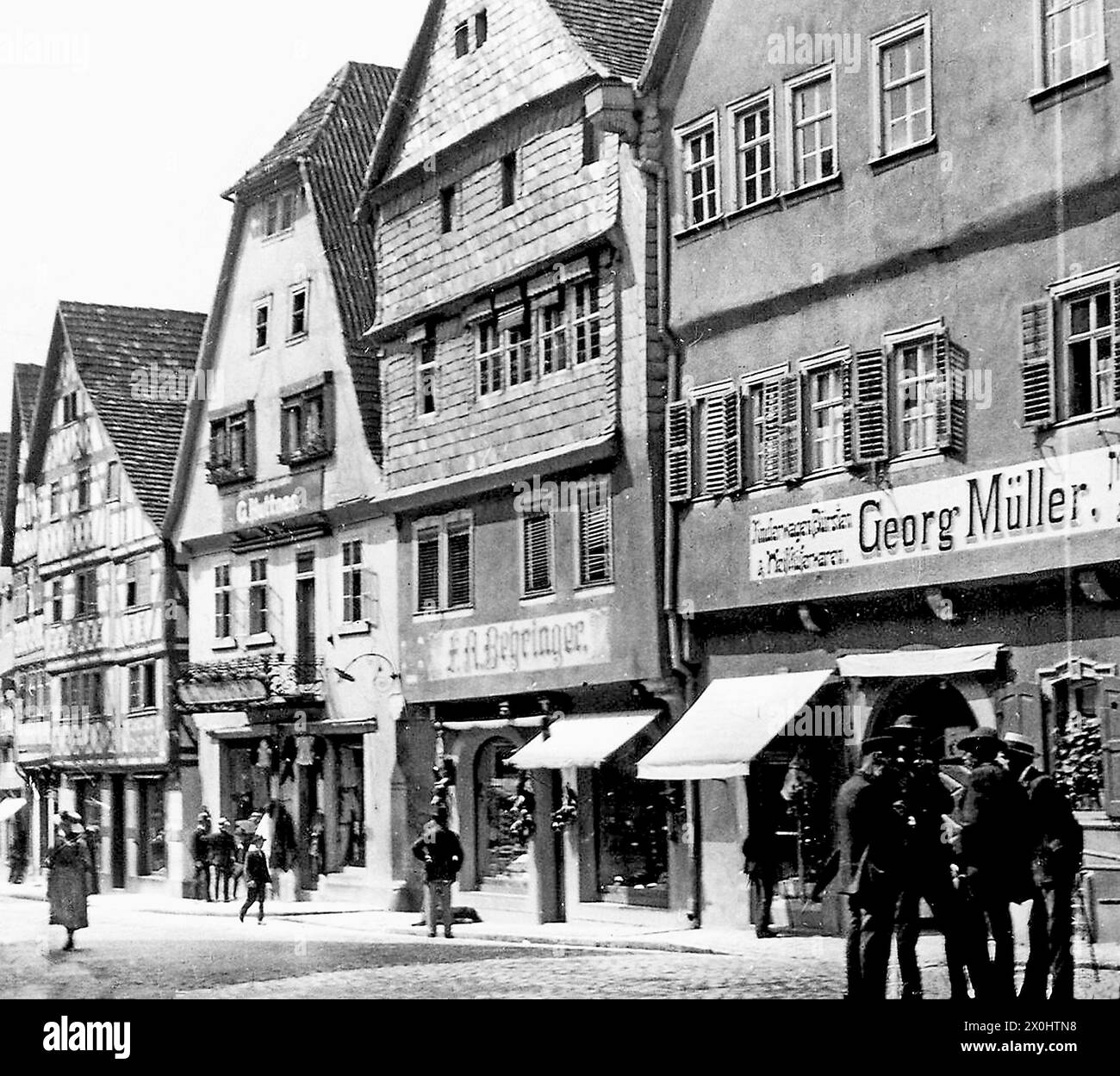 People on the main street. [automated translation] Stock Photo - Alamy