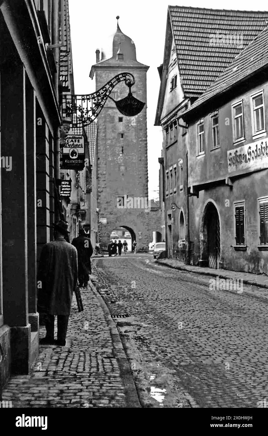 Klingentorturm, on the left Cafe Dehner, Elekro Beck, on the right ...
