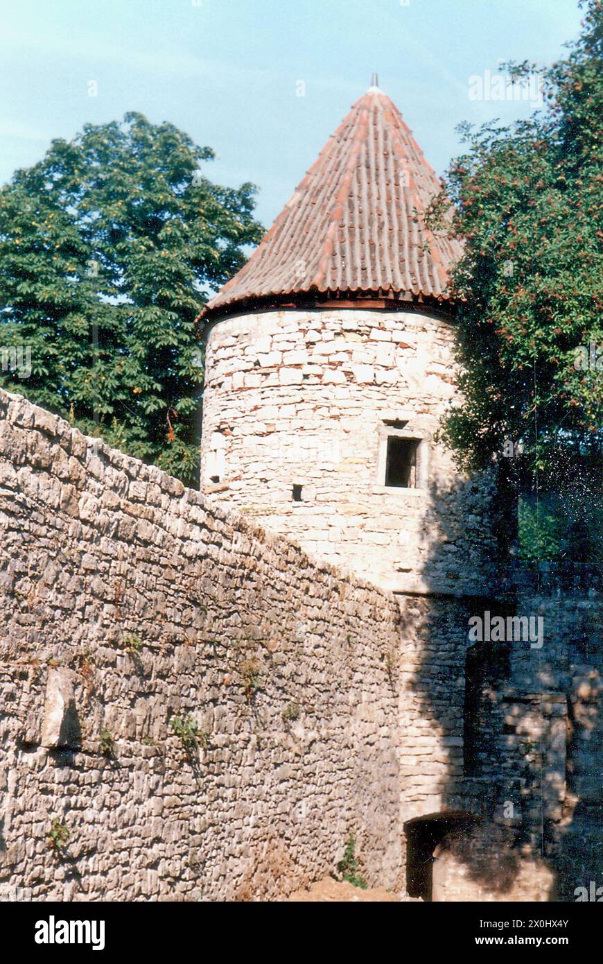 Battery tower next to Centturm, from the moat. [automated translation ...
