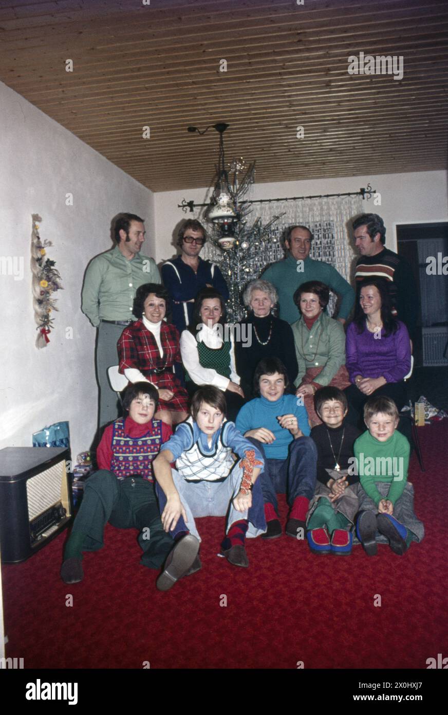Family photo in the 70s hi-res stock photography and images - Alamy