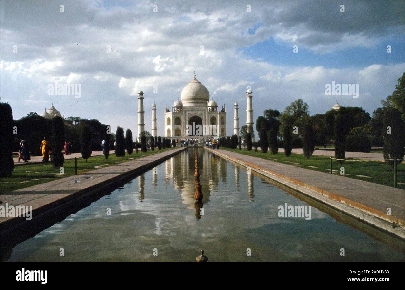 Chhatri of taj mahal hi-res stock photography and images - Alamy
