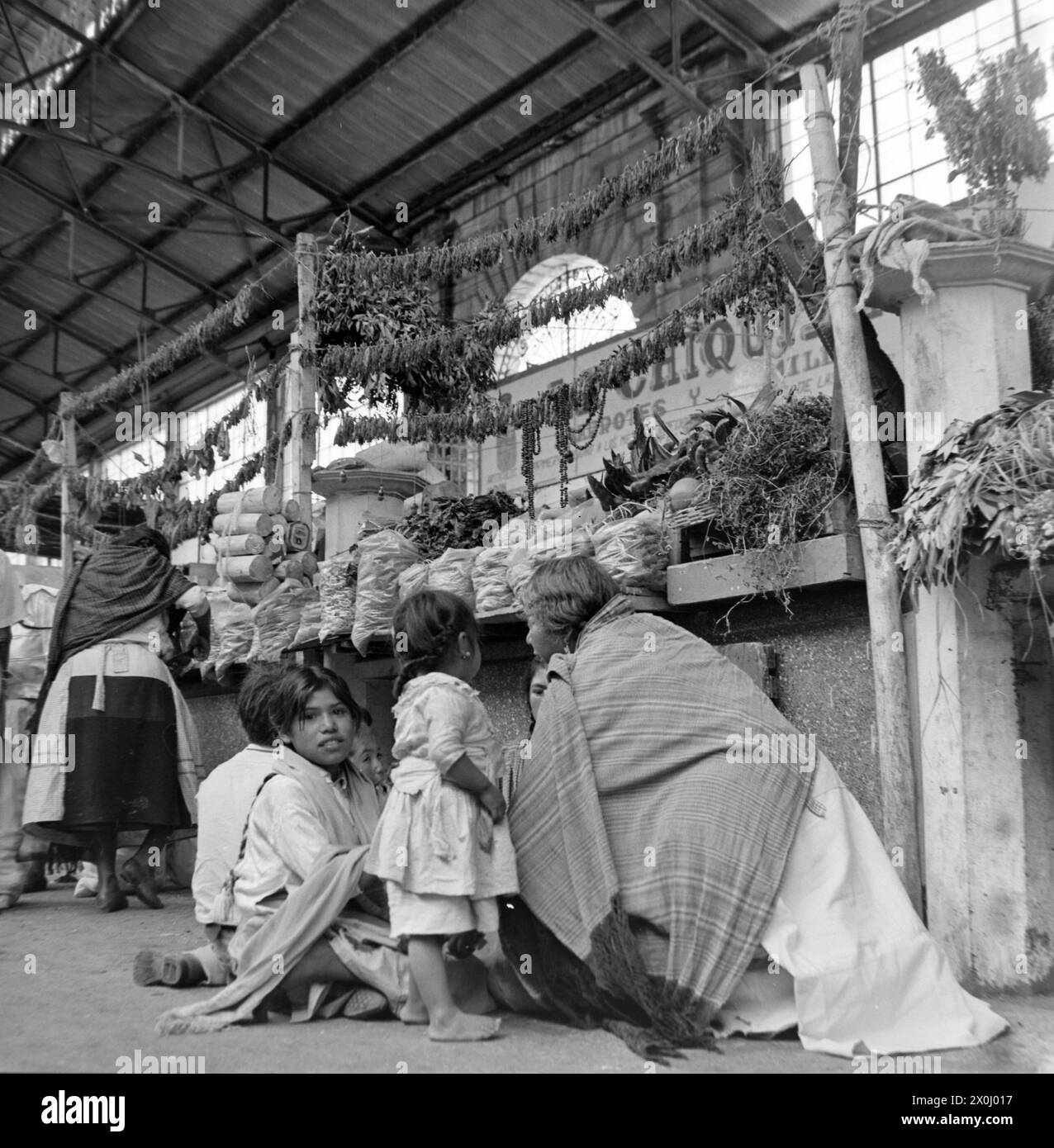 People stand on large Black and White Stock Photos & Images - Alamy