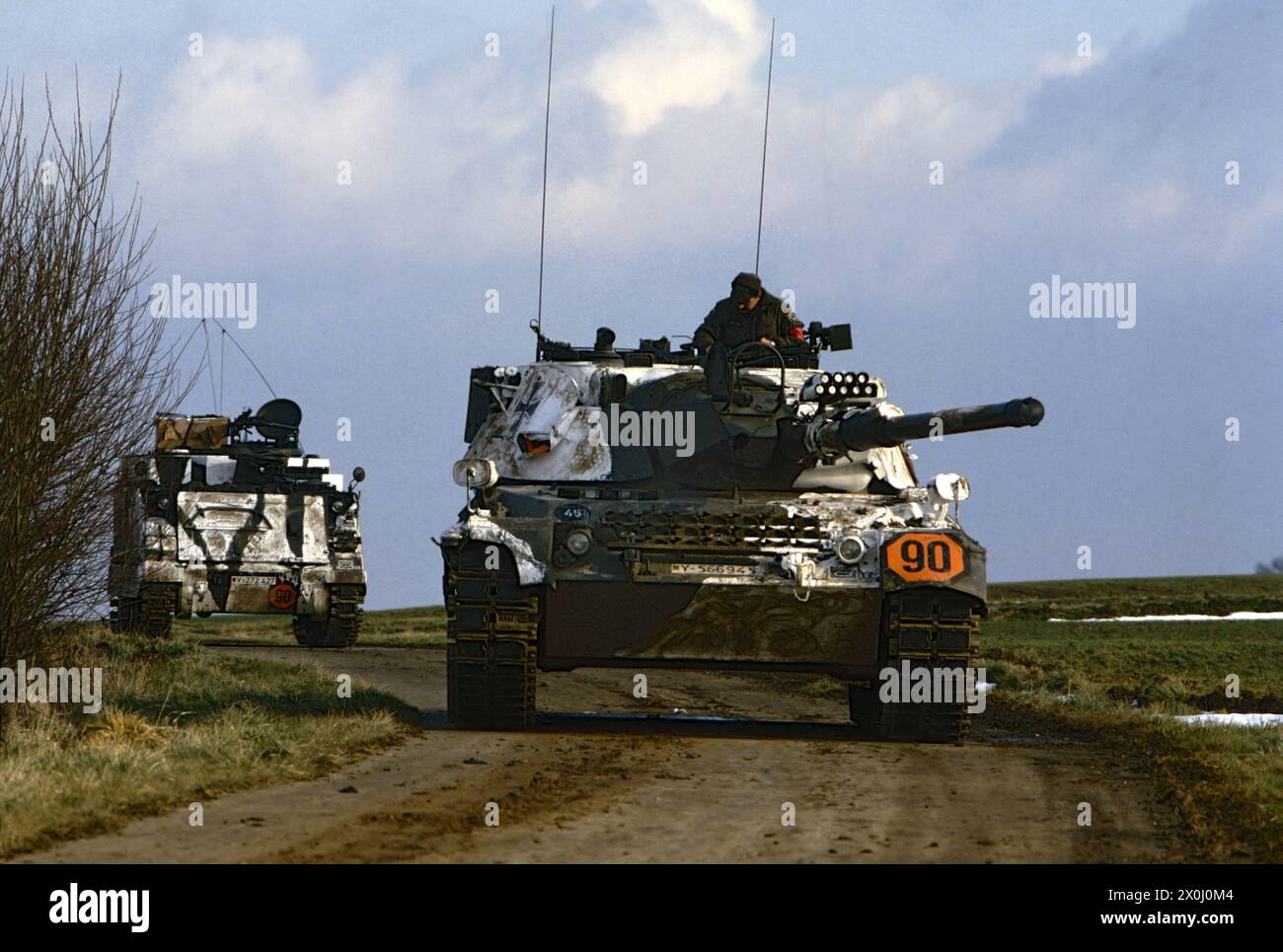 - Leopard tank during NATO exercises in Germany (October 1990) - carro ...