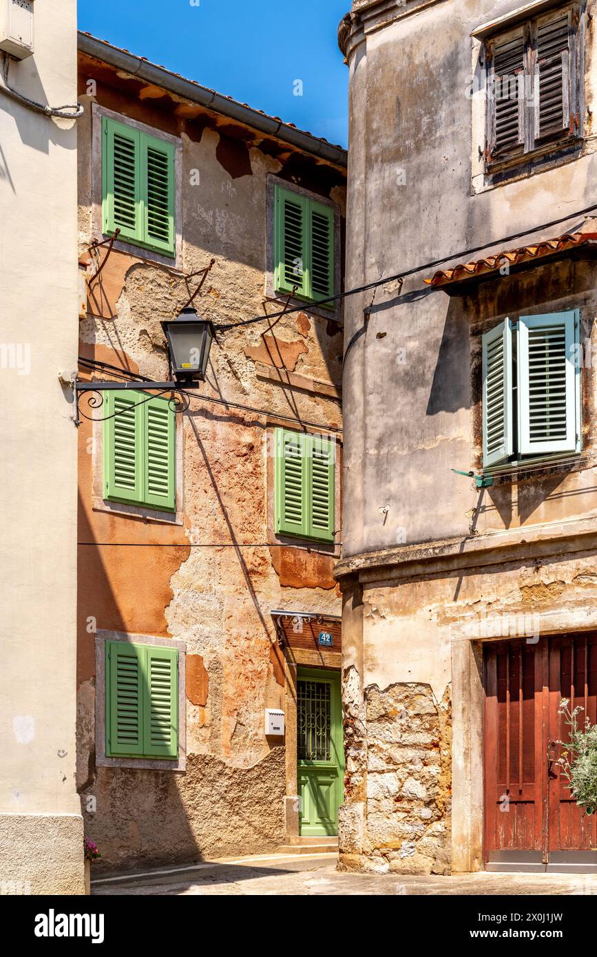 Idyllic old town alleyways hi-res stock photography and images - Alamy
