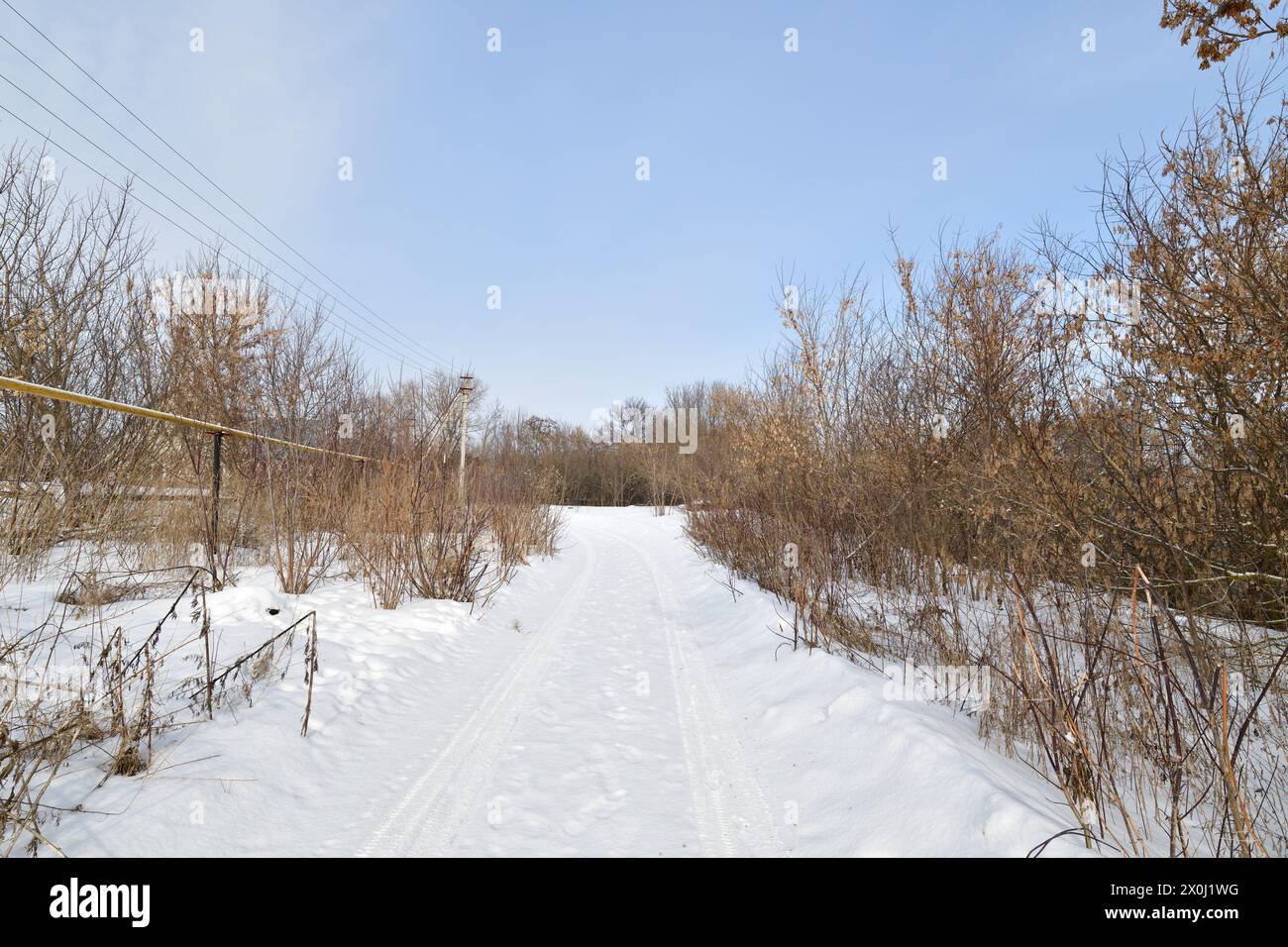 Rural winter road hi-res stock photography and images - Alamy